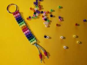 11 DIY Pony Bead Crafts For Home Decor And Kids To Play With - Clairea ...