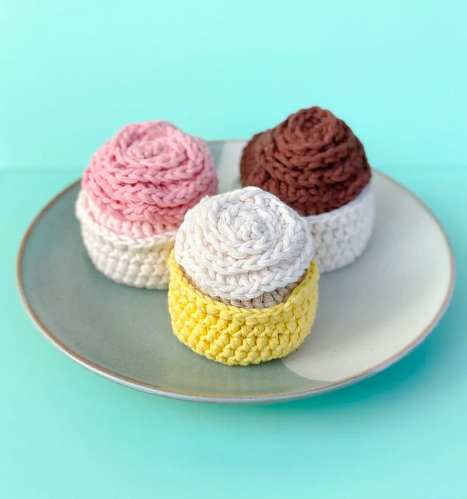 15 Free Crochet Cupcake Patterns (For Amigurumi Cupcakes) - Clairea ...