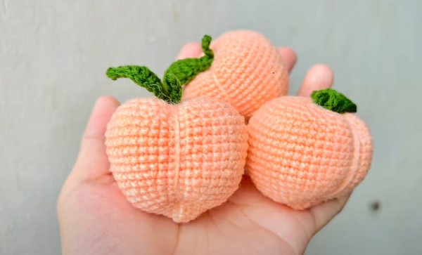 12 Crochet Peach Patterns For Toys and Bags - Clairea Belle Makes