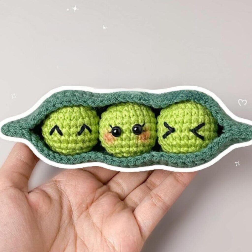 Crochet Peas in pod Pattern - Clairea Belle Makes
