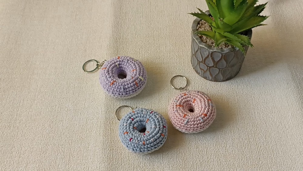Crochet a Donut Keychain Pattern for Playful Bag or Key Decor - Clairea ...