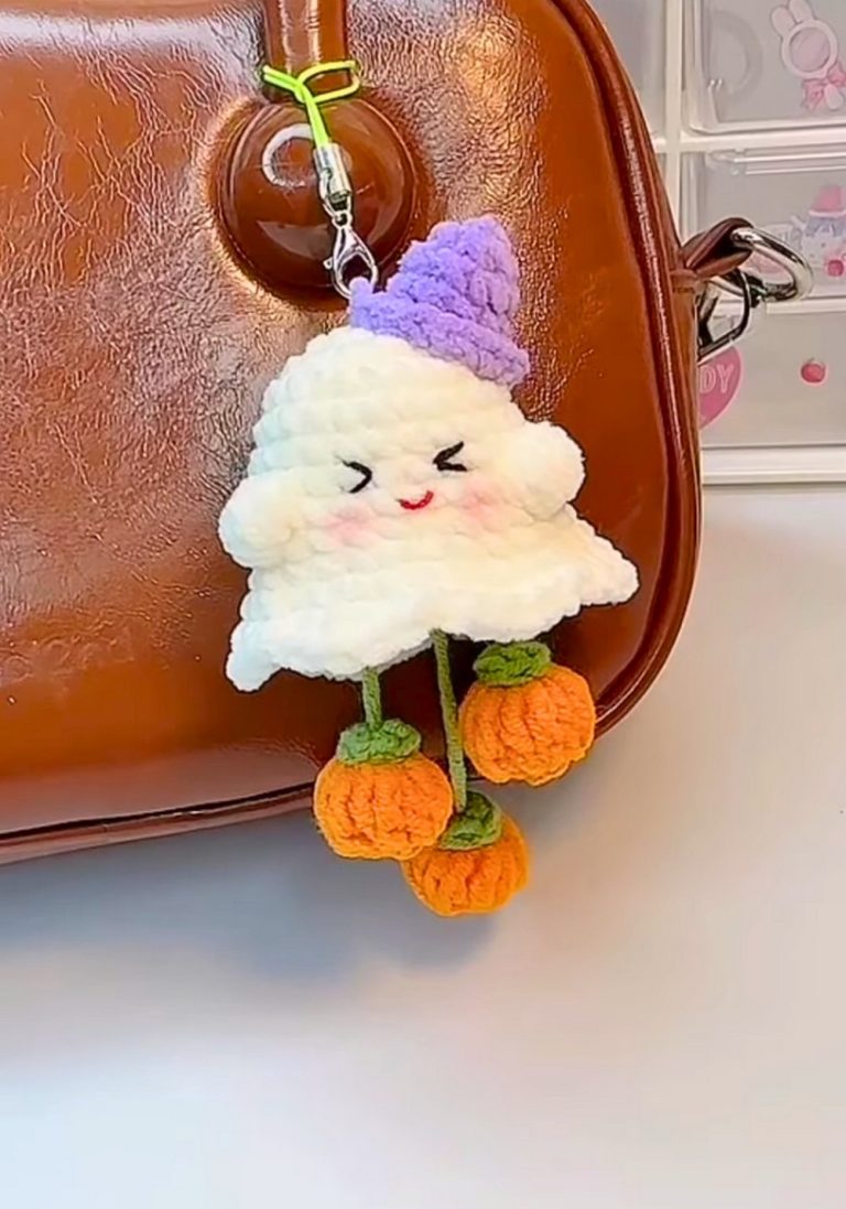 How to Crochet Ghost Keychain Pattern for Spooky Charm - Clairea Belle ...