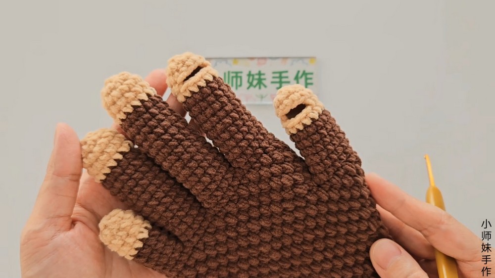 The Perfect Crochet Finger Gloves Pattern for Fashionable Warmth ...